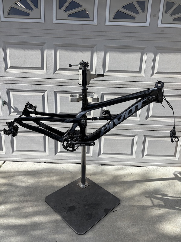 2023 Pivot Phoenix 29 For Sale