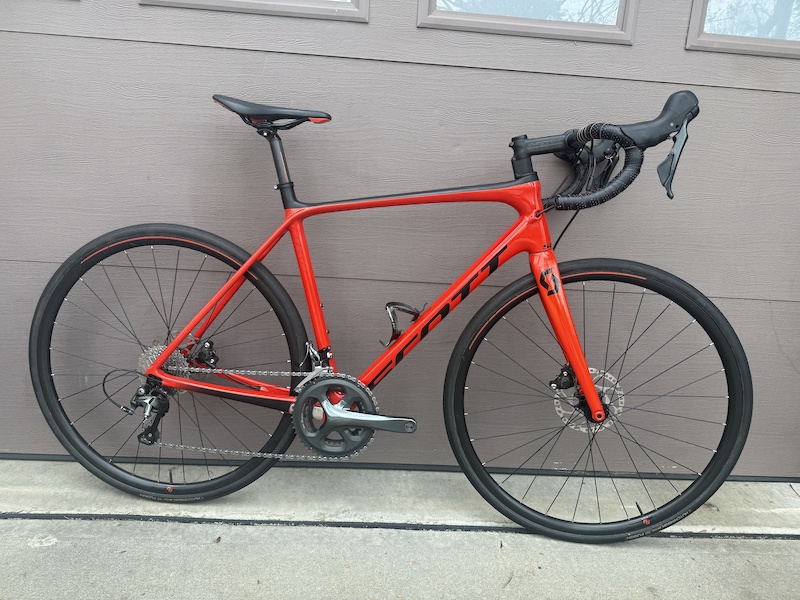 2020 Scott Addict 30 Disc Carbon Road Bike Medium / 54cm For Sale