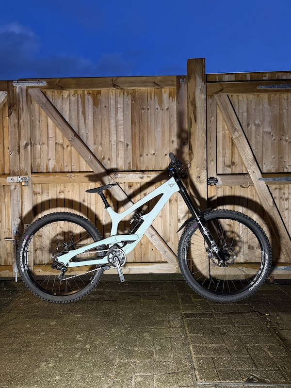 2020 YT TUES Large frame - Carbon - 27.5 For Sale