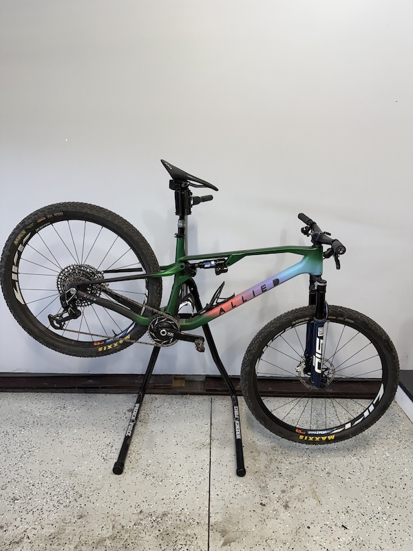 2023 Allied BC40 Oz Trail with Flight Attendant For Sale