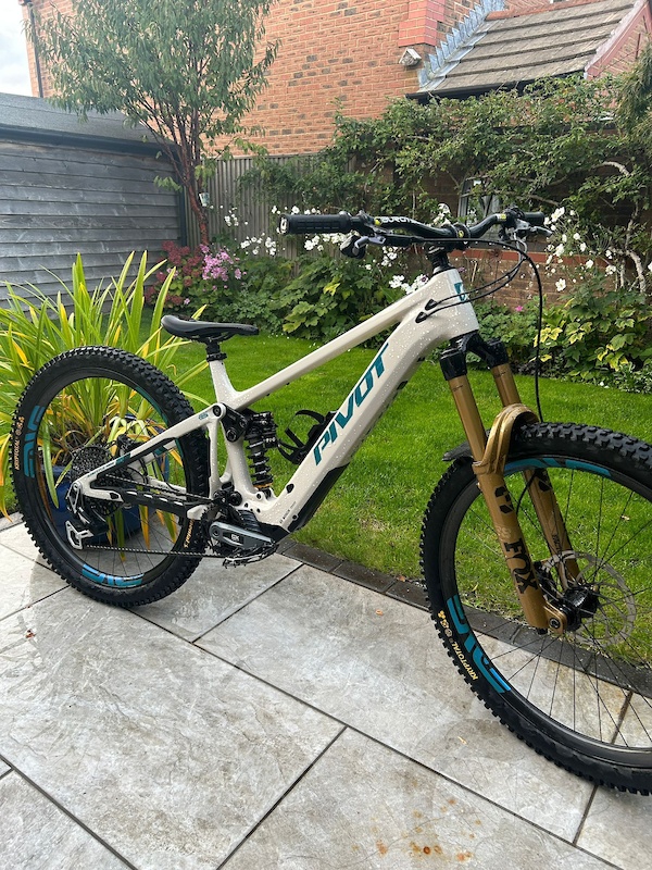 2024 CUSTOM PIVOT SHUTTLE AM For Sale