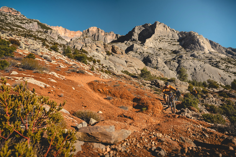 Ekoï Launches 2026 MTB Collection - Pinkbike