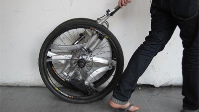 Inventor's bike folds into its own wheel! - Pinkbike