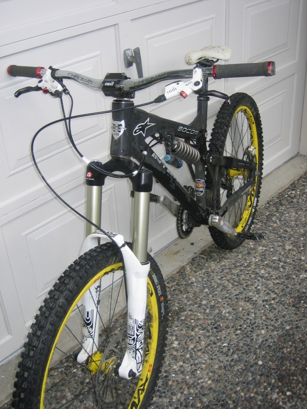 2009 INTENSE SOCOM BLACK MED ONLY $3600 CDN For Sale