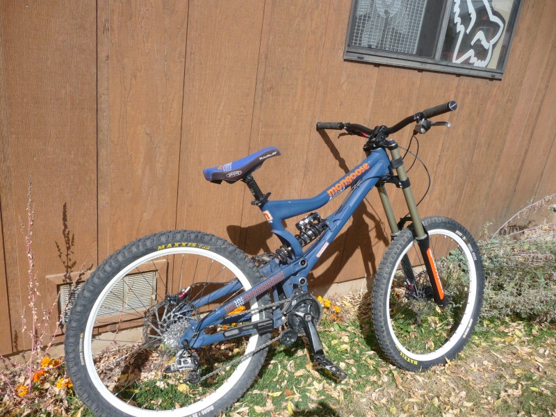 2009 Mongoose Boot'r Team Medium with brand new rock shox vi For Sale