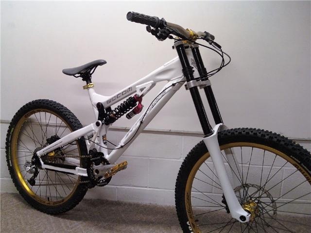 2009 Intense Socom, Medium, White, NICE. Trades? For Sale