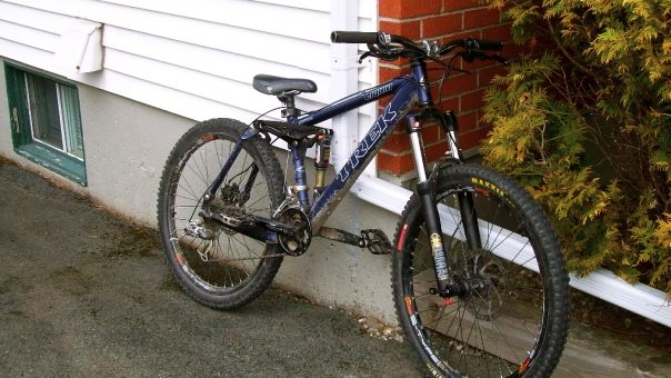 2009 part out! Dark blue trek liquid with over $1200 in upgrades. For Sale