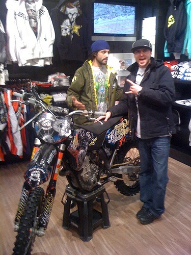 Ryan Markham & Garry Muntz at Compound Ride Shop Contest in Barrie ...