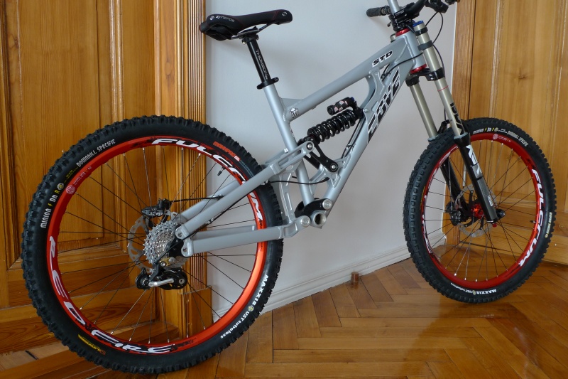 Cove STD frame incl Vivid Shock, Chris King, Thomson For Sale