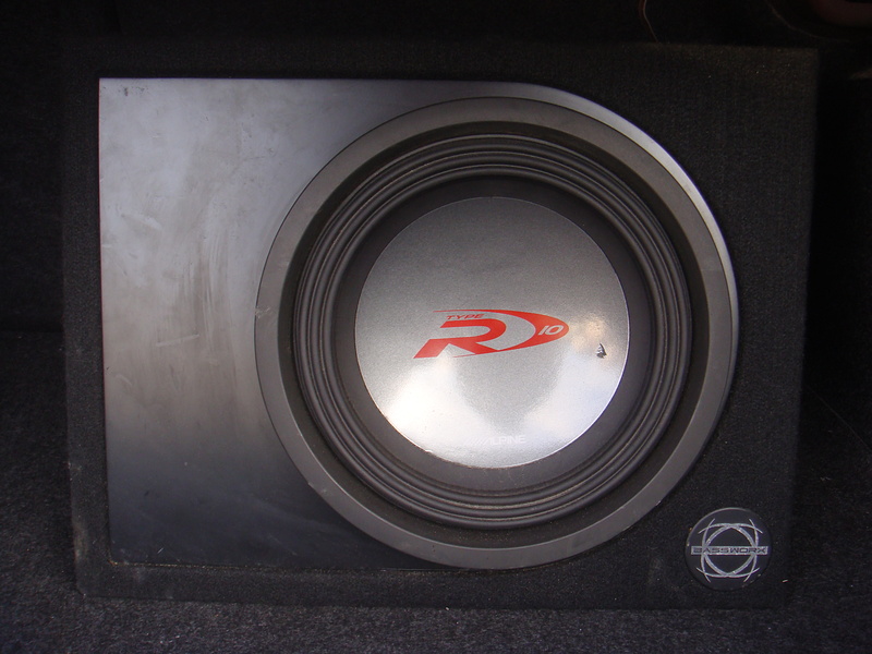 2006 10" Alpine Type R, Bassworx box, Pioneer amp For Sale