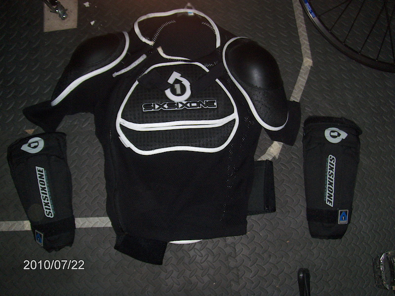 661 body armour and foreaem pads For Sale