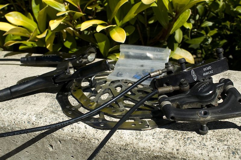 Avid Juicy 5 Brakes Includes 203mm Adapters and Discs For Sale