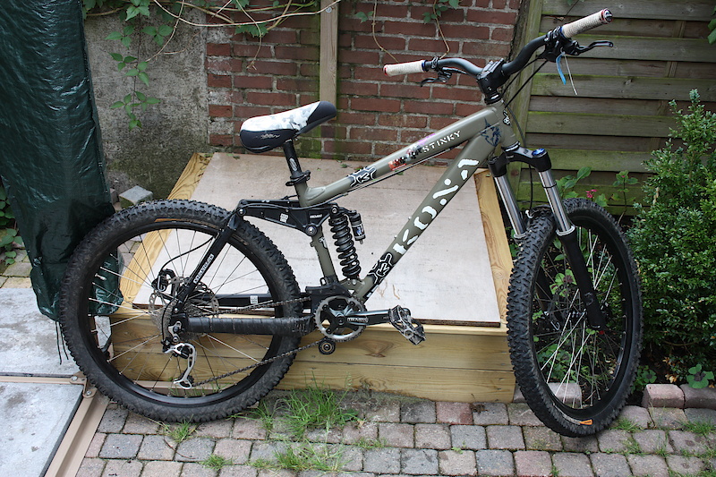 kona stinky at kona stinky in Zwolle, Netherlands - photo by Daveneef ...