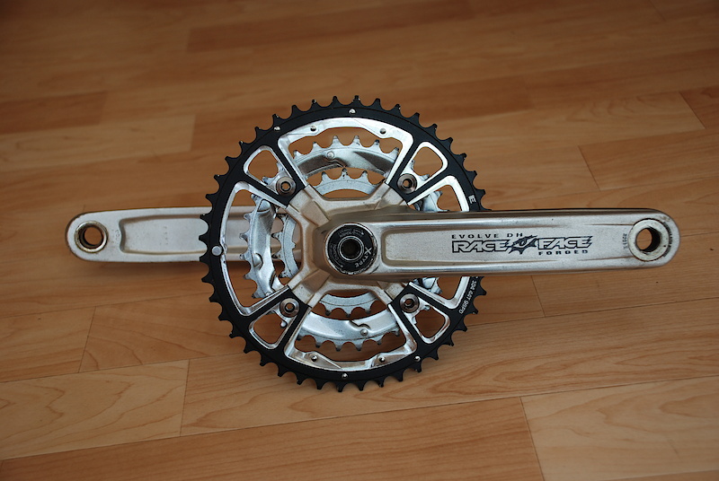 Raceface Evolve DH X-type Cranks and Bottom Bracket For Sale