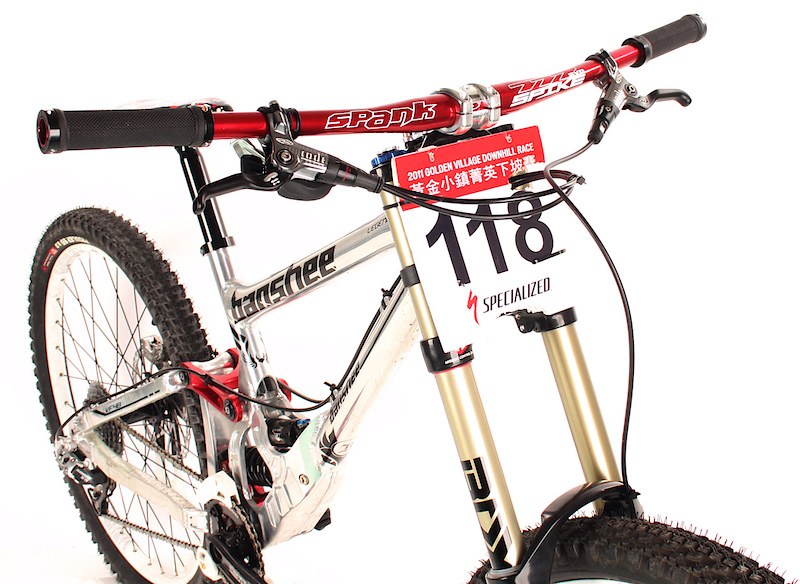 Taiwan's First Urban DH Race - Pinkbike