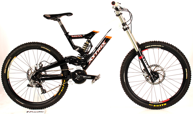 Taiwan's First Urban DH Race - Pinkbike