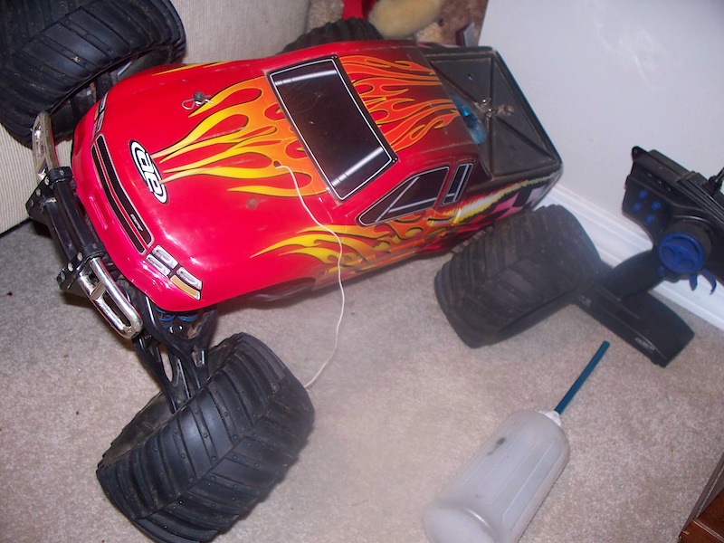 team associated 4.6 monster gt rc truck For Sale