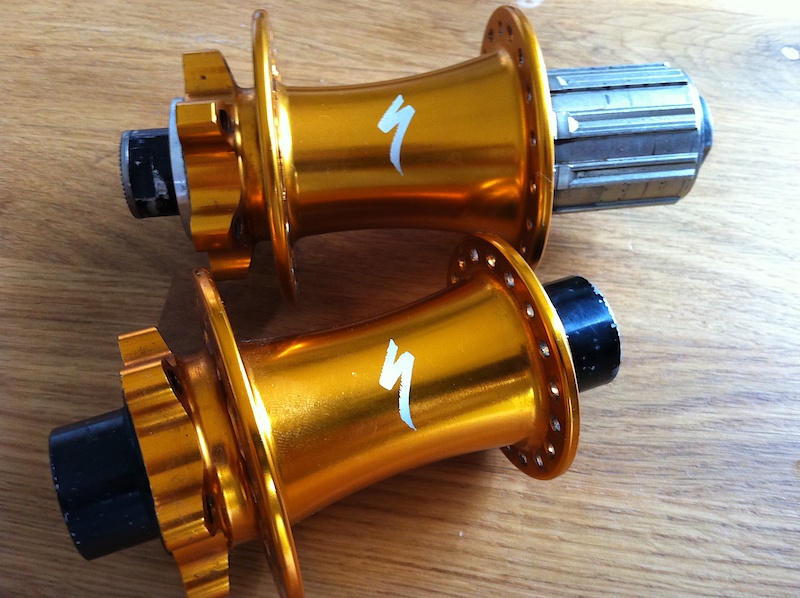 Specialized 36h 135mm rear and 20mm front hubs For Sale