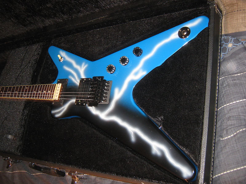 Dean from hell CFH (dimebag) guitar w/ dean case BUYYY!!!!!! For Sale