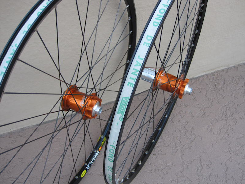 Chris King Mango Wheelset 15mm or 20mm Front on Mavic XC 717 For Sale