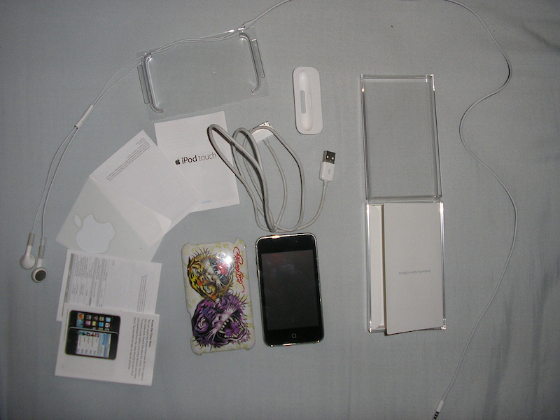 Ipod touch 3g 32GB MINT wont find a better cond for age. For Sale