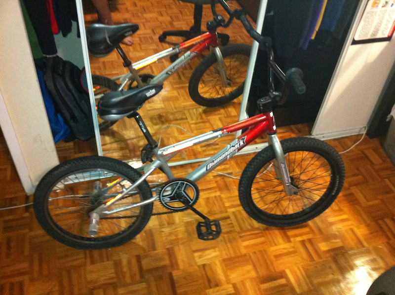 Diamondback BMX (back tire is flat) comes with 2 pegs For Sale