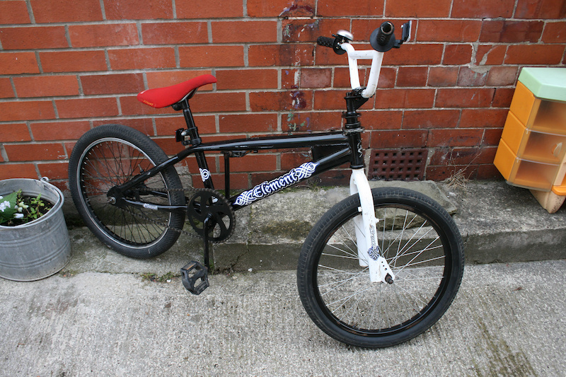 QUICK SALE - Dunlop Element BMX bike - brakeless For Sale