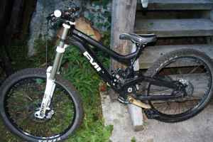 2011 Evil Revolt Small - Mint Condition NEW PRICE For Sale