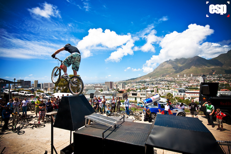 Urban Assault 2011 - Pinkbike