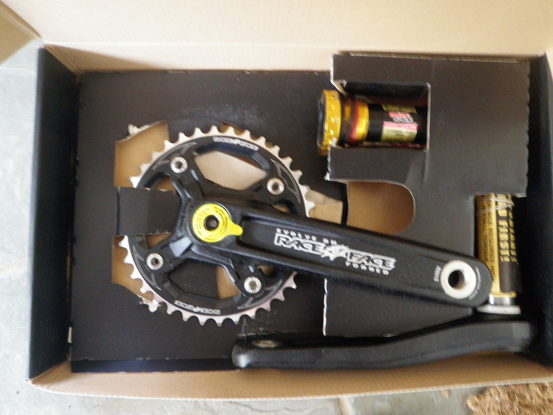 BRAND NEW Race Face Evolve DH Cranks 170mm w/ BB For Sale