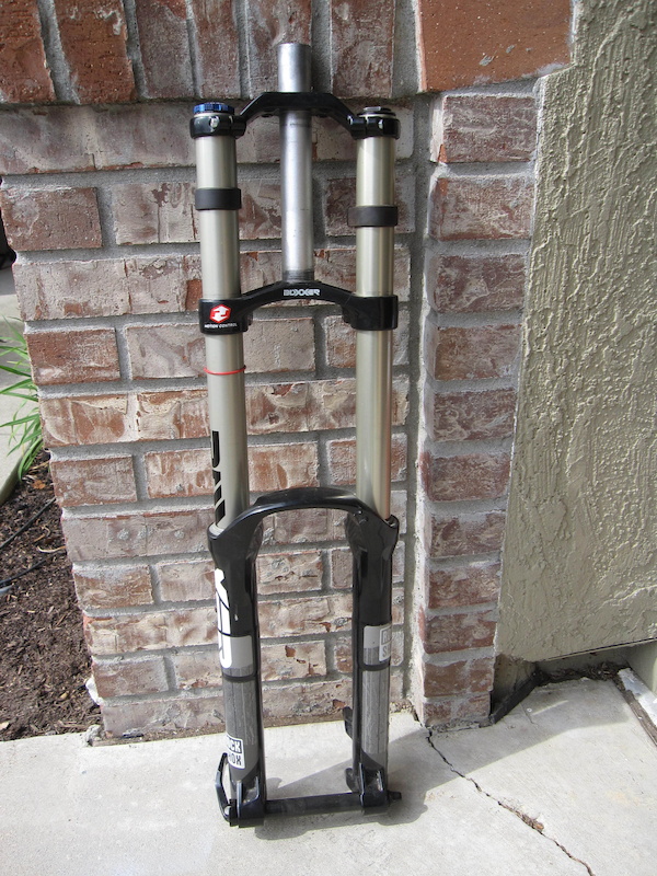 2010 Rockshox Boxxer Race 200mm QR 20mm thru-axle For Sale