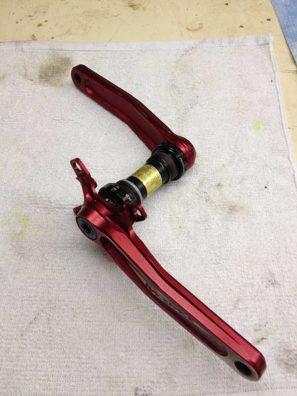 2010 Race Face Atlas 175mm Red with Turbine BB For Sale