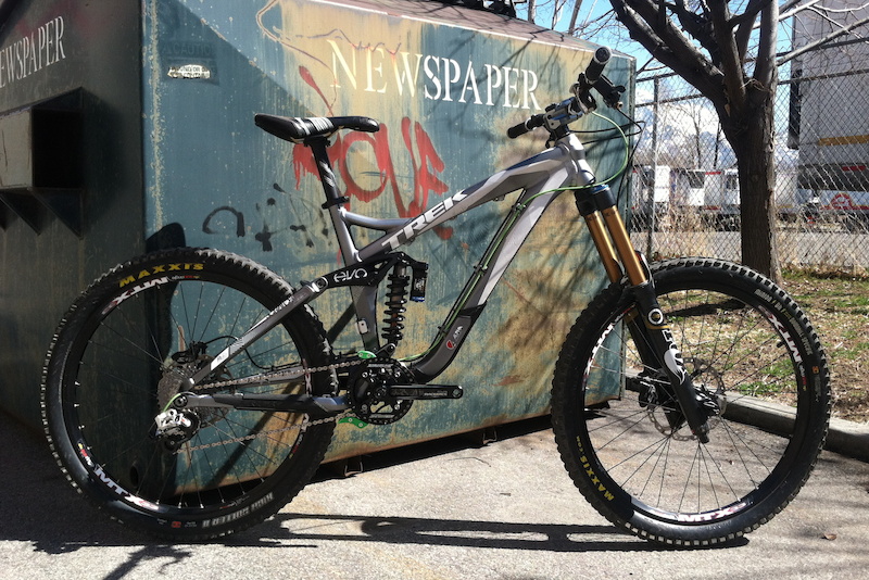 2011 TREK SCRATCH 9 (19.5" Large) w/ upgrades For Sale