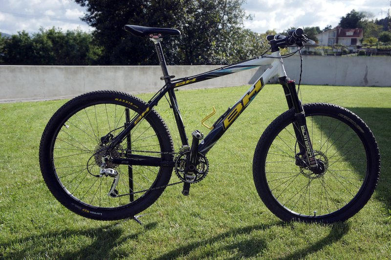 Selling BH cb1 frame with Marzocchi Bomber xc 500 For Sale