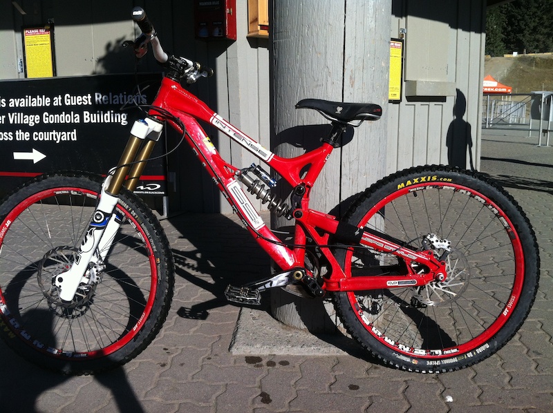 2011 Intense SS2 Red Size Medium. w/ Fox 36 Float GREAT cond For Sale