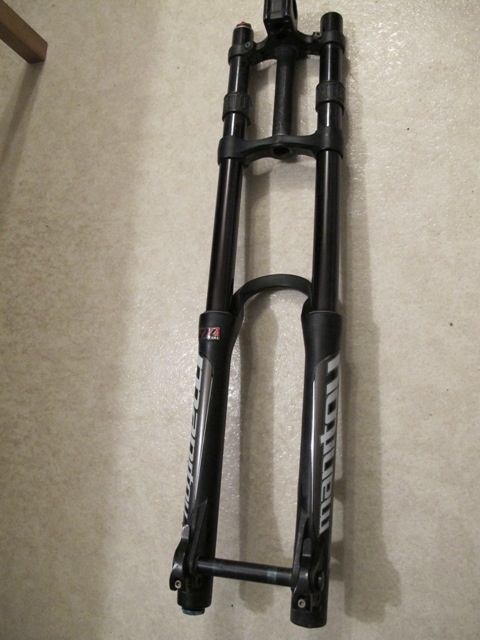 Manitou Travis - 203 mm fork For Sale