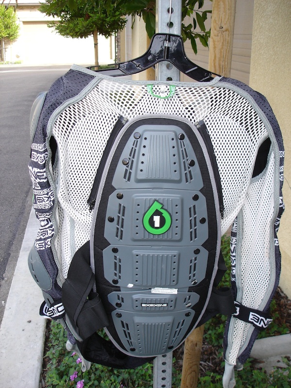 661 Compression Suit - Size: Medium For Sale