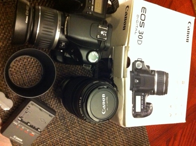 canon 30D with EFs 18-55 lens For Sale