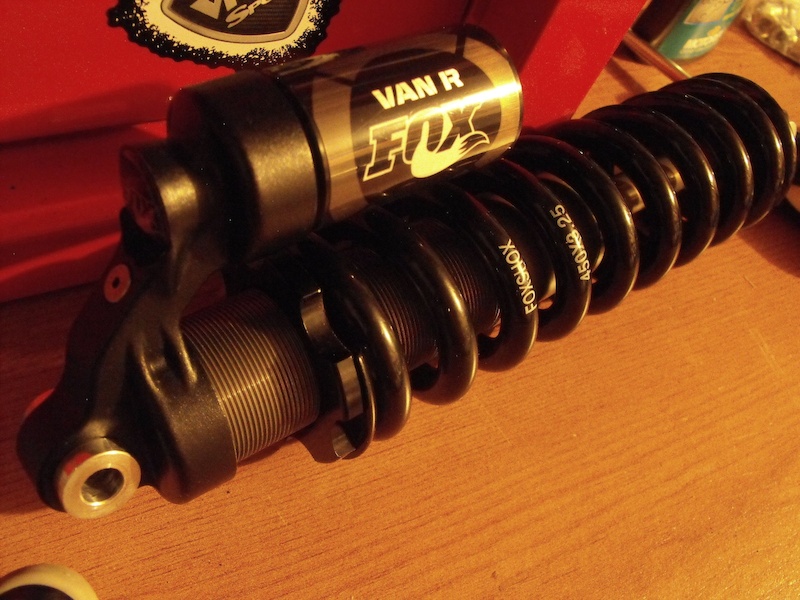 2011 Fox Van R 9.5 x 3" DH Excellent condition. For Sale