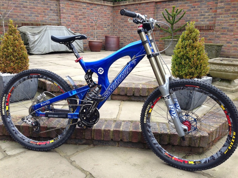 2007 Santa Cruz V10 Medium Downhill Mountain Bike very high spec For Sale