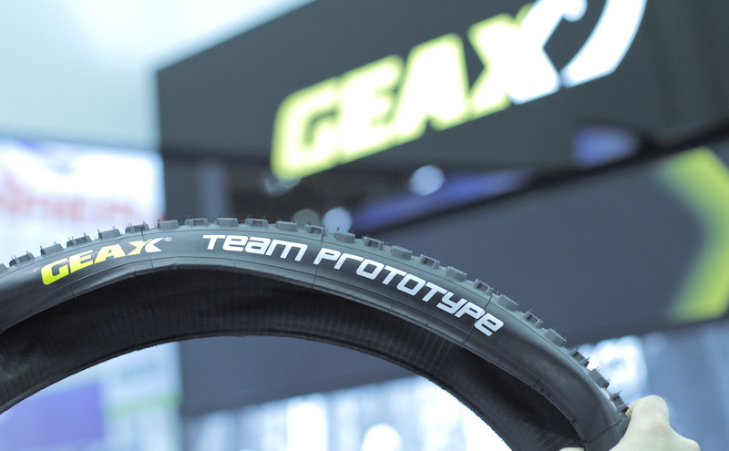 First Look: Martyr Chain Guides, Geax Prototype Tire, Suntour Auron ...