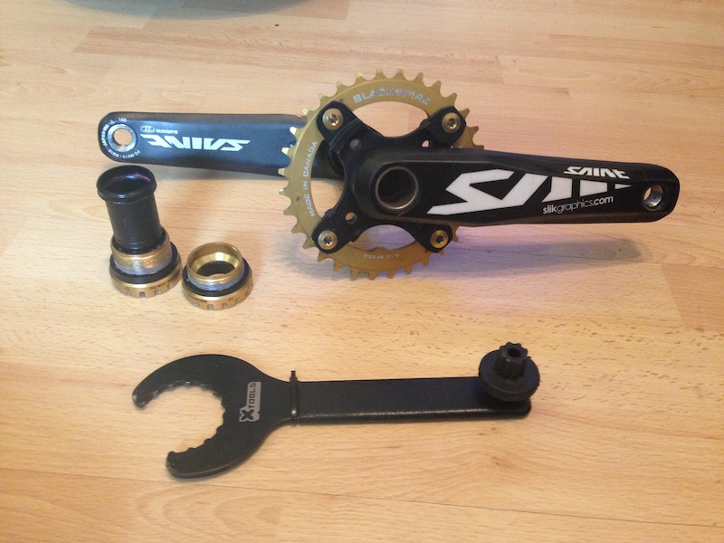 Saint M810 crank set 165mm, 68/73mm BB For Sale