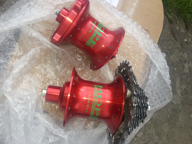 Red Hope Bigun hubs 32H Pair. Mint! For Sale