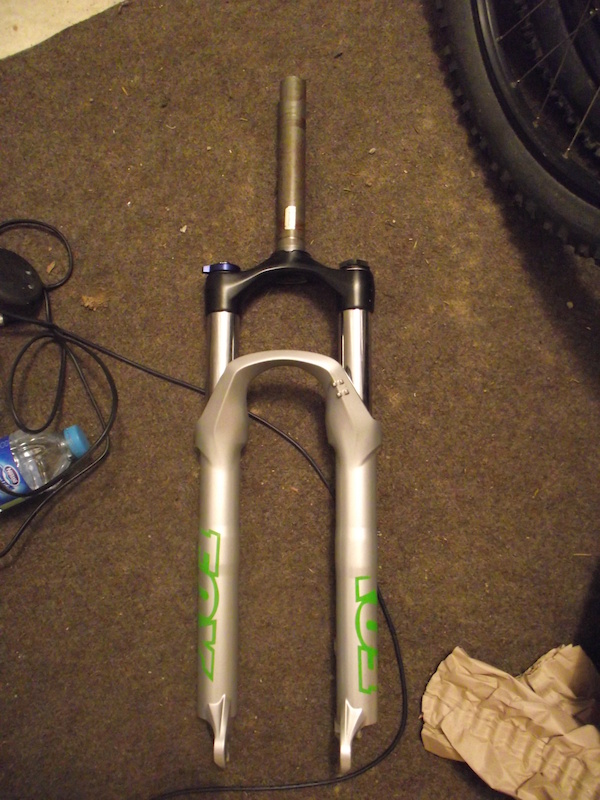 2012 RockShox Tora 302 Air 100mm Travle Forks For Sale