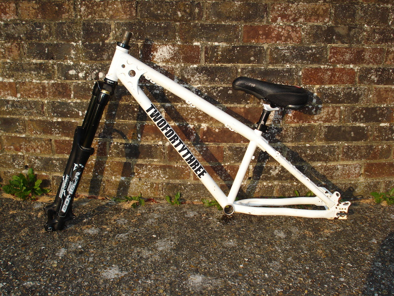 .243 racing frame (twofortythree) medium, White For Sale
