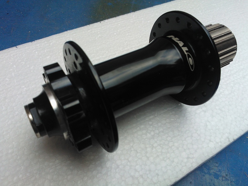 halo dozen 150 rear hub, 36h mint 150x12 For Sale