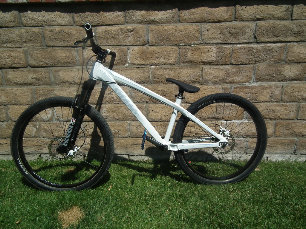 in Valencia, California, United States - photo by dhr918 - Pinkbike