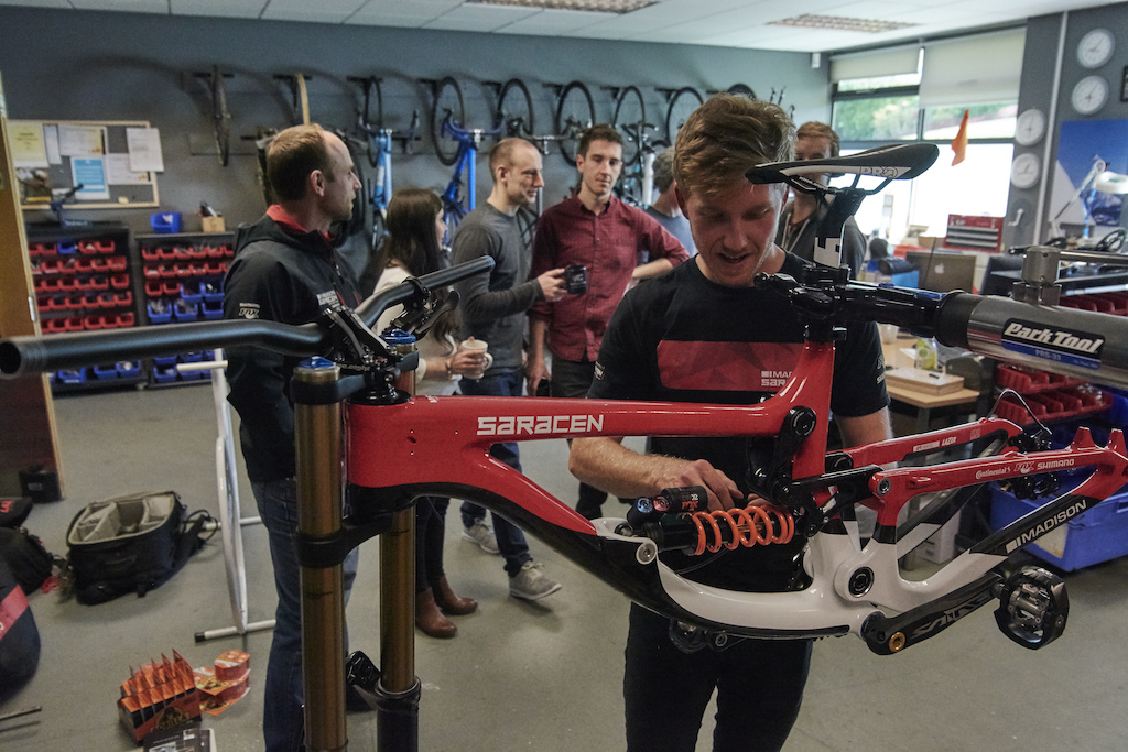 Building Manon Carpenter’s 2016 Madison Saracen Myst Carbon - Pinkbike