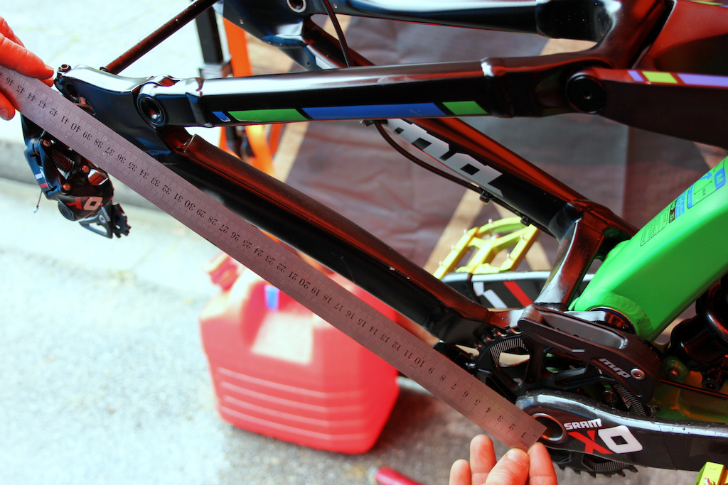 Connor Fearon's Kona Supreme Operator - Lourdes DH World Cup 2016 ...