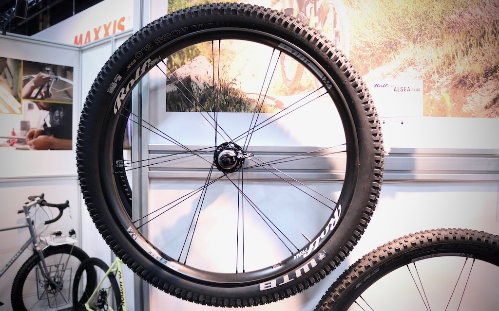 Rolf Prima, Vittoria, Rotor - Interbike 2016 - Pinkbike